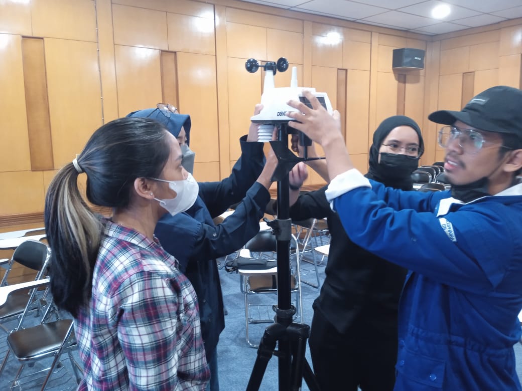 Pelatihan AWS Davis Vantage Vue Juni 2022 - Program Studi Meteorologi